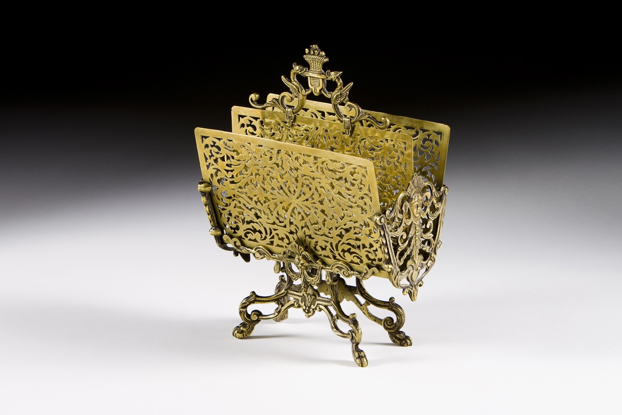 [Auction 10] Lot 100 - Letter stand - VERITAS Art Auctioneers