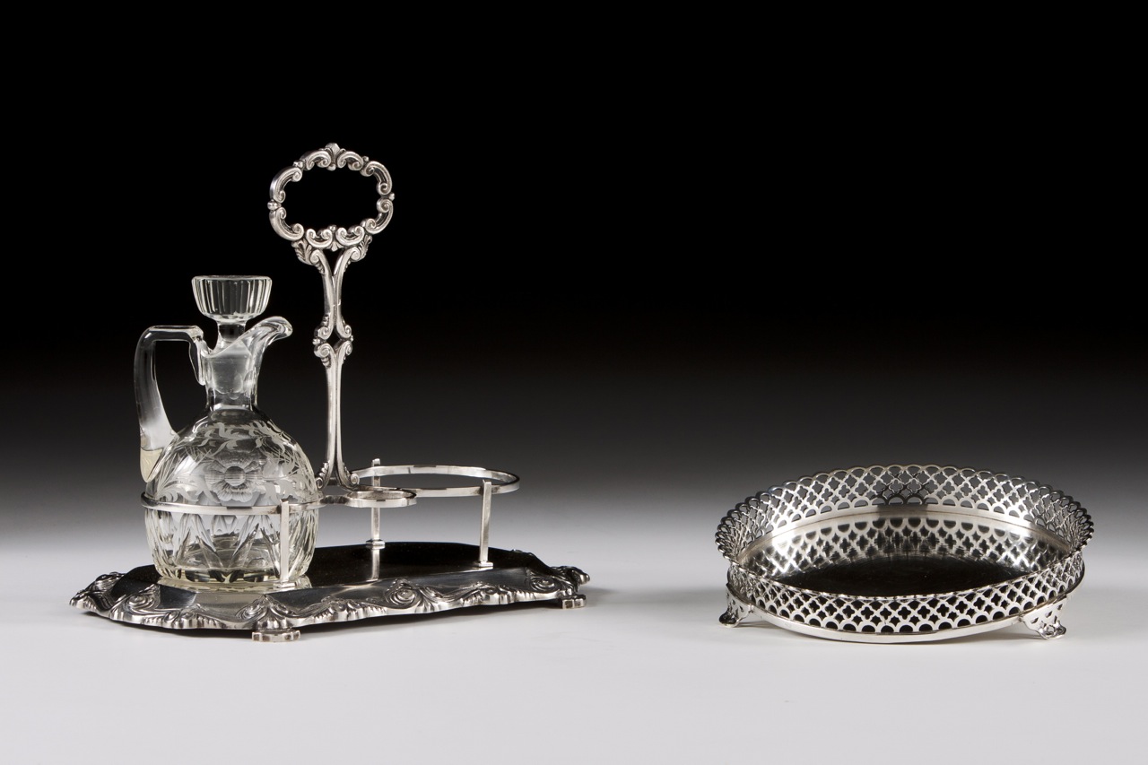 [Auction 13] Lot 8 - Silver cruet stand - VERITAS Art Auctioneers