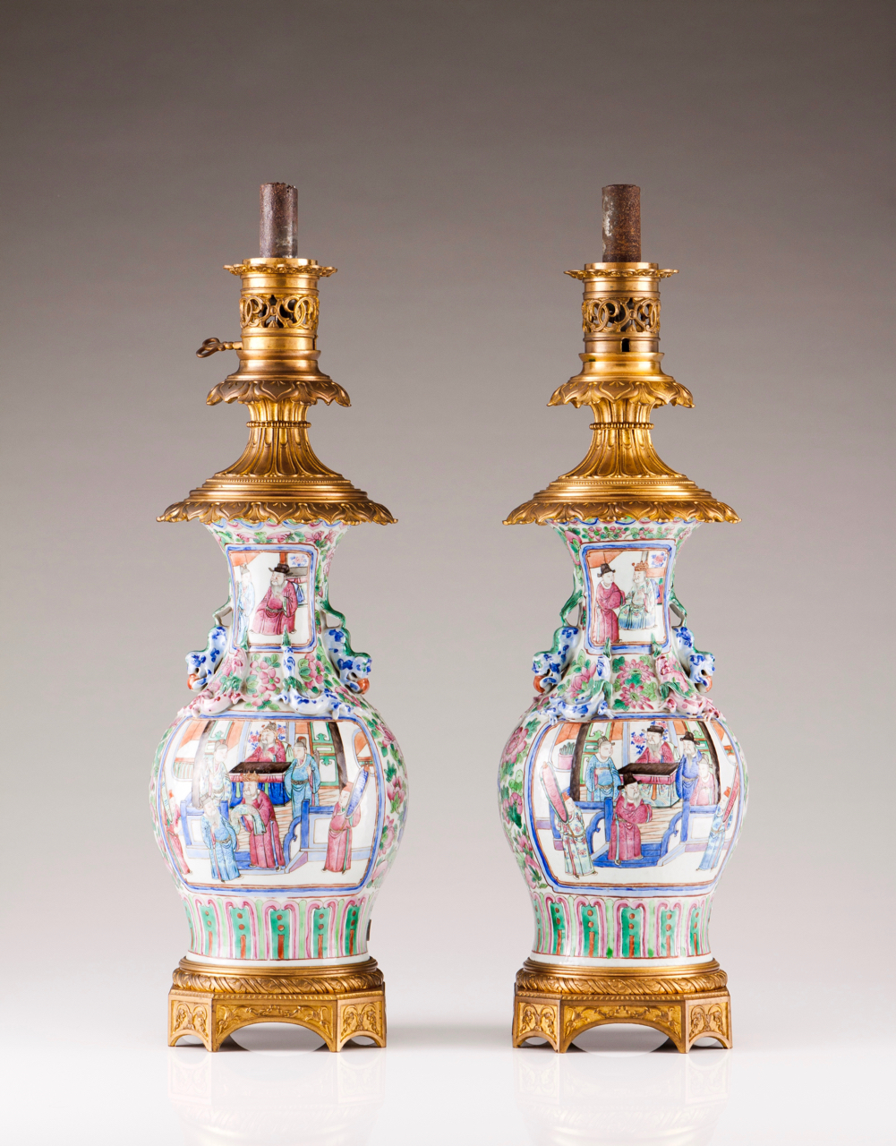 [Auction 72] Lot 300 - A pair of vases - VERITAS Art Auctioneers
